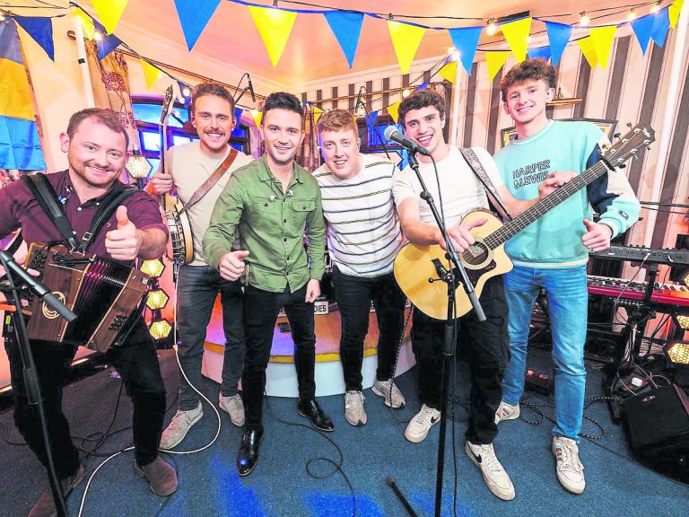 The Tumbling Paddies continue to soar in Irish charts - The Fermanagh ...
